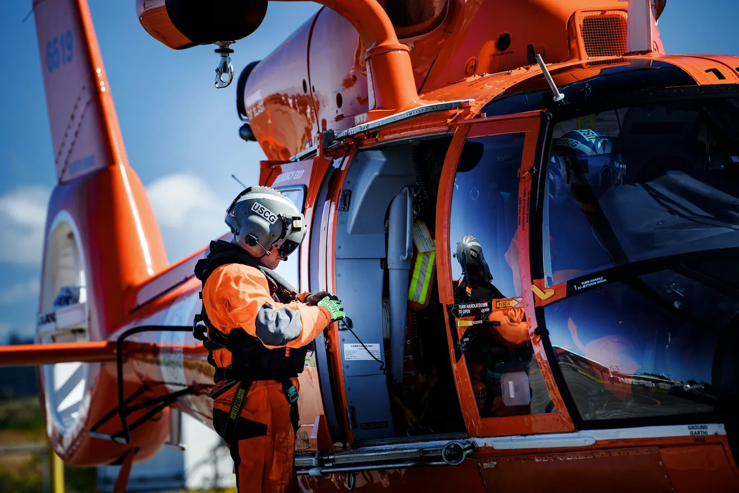 A História do US Coast Guard Dolphin: superando limites e salvando ...