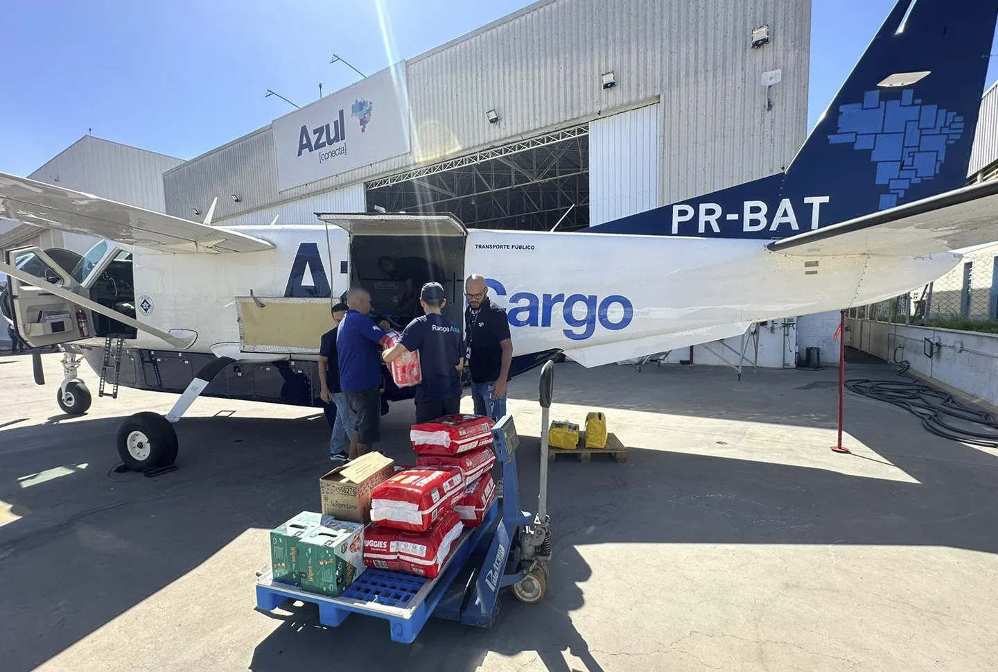 Azul Conecta realiza voos especiais de ajuda humanitária para o Rio ...